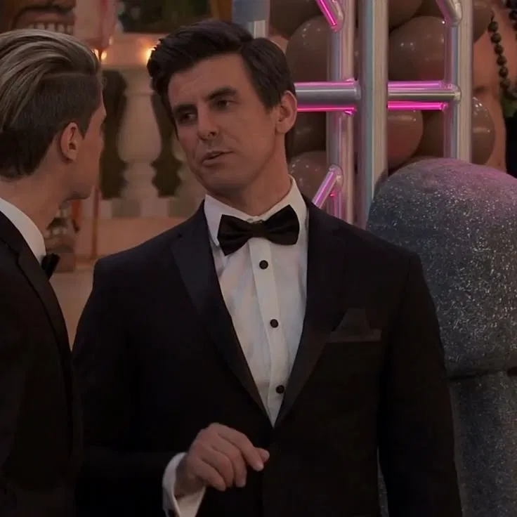 Character - Ray Manchester