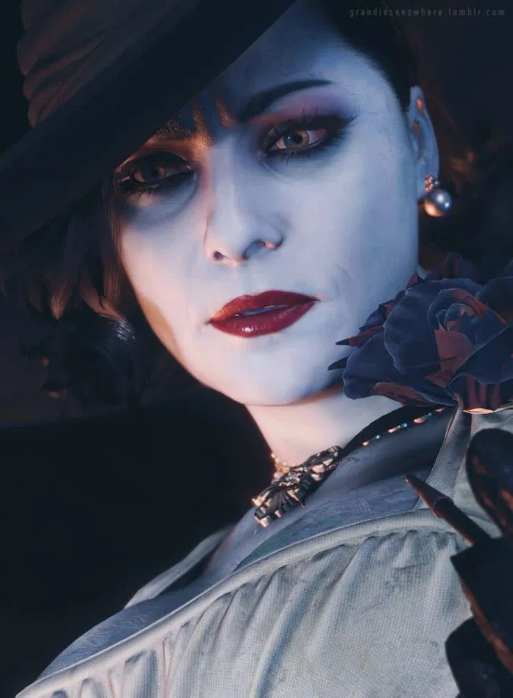 Character - Big Booby Lady: Alcina Dimitrescu